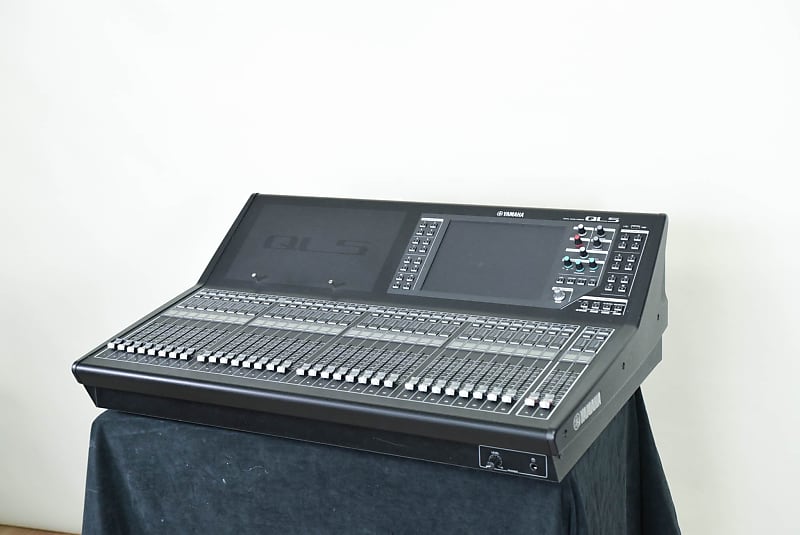 Yamaha QL5 64-Channel Digital Audio Mixing Console CG007K8 | Reverb