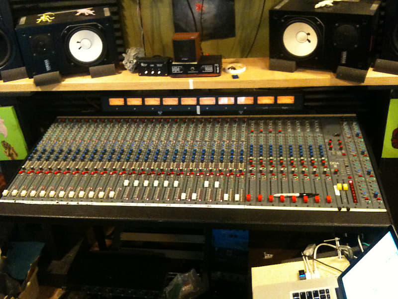 DDA Q-Series 24x8x4x2 Analog Mixer | Reverb