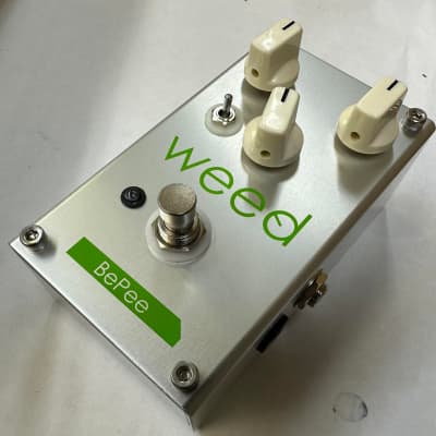 Weed BePee; dragonfly Bass pre-amp pedal | Reverb