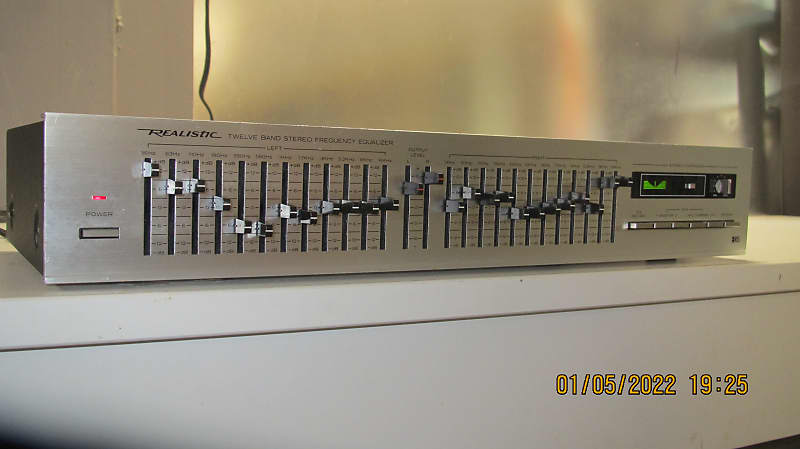 Realistic 31-2009 12 Band Stereo Frequency Equalizer - w Deck | Reverb