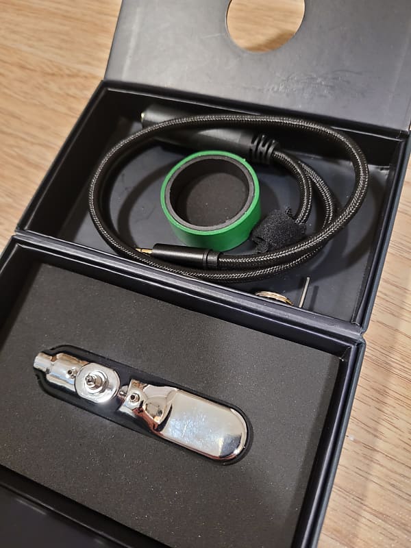 Submarine Two- or One-String Pickup for Electric and Acoustic | Reverb