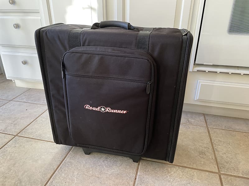 Road Runner 4U 19" Wheeled Rack Case | Reverb