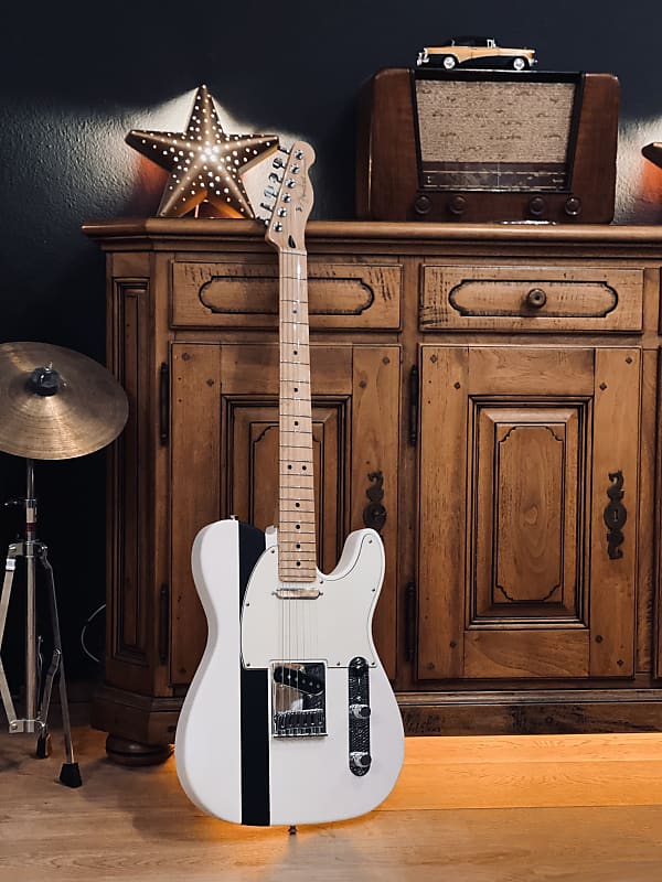 Fender Telecaster 2022 - White with racing stripe Joe | Reverb UK