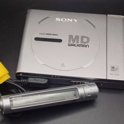 Kenwood Walkman Portable mini disc Player DMC T55 Red Kenwood Walkman Portable mini disc Player DMC T55 Red