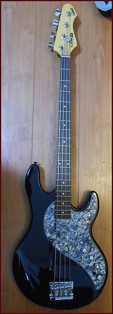 Line 6 Variax 700 Bass w\accessories | Reverb