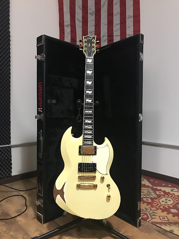 ESP Viper-II Distressed 2009 OW - Olympic White | Reverb Canada