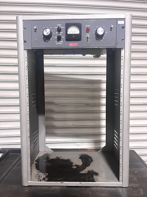 Vintage 1950s Metal Studio Rack - 18 spaces | Reverb