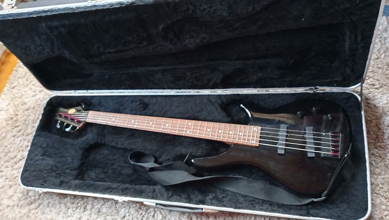 E-Bass Stagg 5 Saiter passiv Rechtshänder incl. Koffer | Reverb