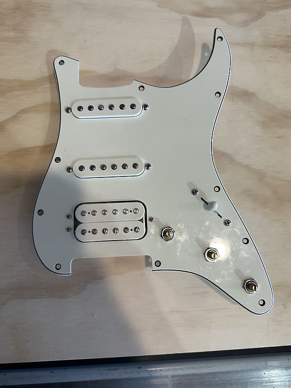 Fender Strat 2018 - White | Reverb