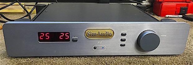 Simaudio Moon P3 pre-amplifier w/remote | Reverb