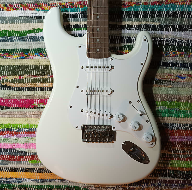 Squier Stratocaster Standard - White | Reverb