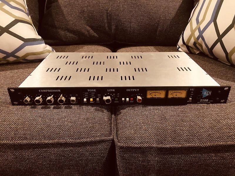 API 2500 Stereo Bus Compressor (Paul Wolf/Mastering Mods) | Reverb