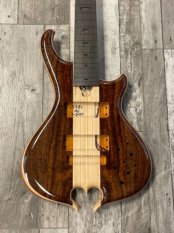 Alembic Mark King 5 Standard, Superb Walnut / Ebony / | Reverb Italia