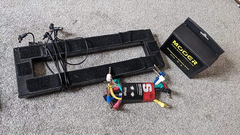 Mooer 9V 2A Multi-Pedal Power Supply with Pedal Board and | Reverb UK
