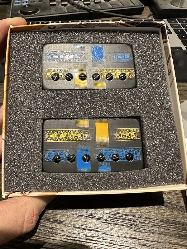 Bare Knuckle Unity 2022 - Ukraine Flag/Celtic Knot Limites #8 | Reverb