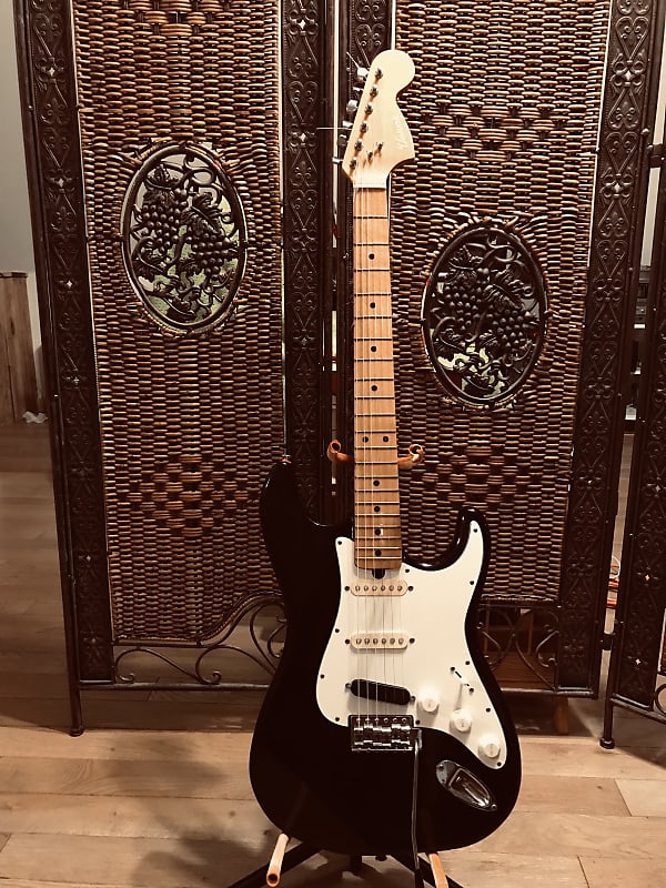 Vintage 70’s Univox Stratocaster Black | Reverb