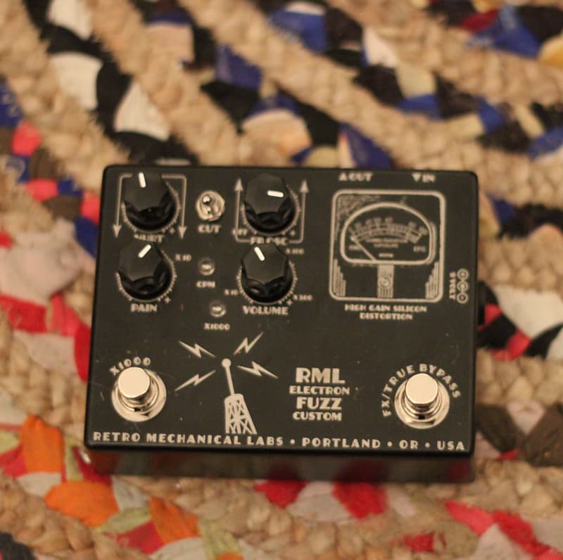 Retro Mechanical Labs Electron fuzz custom mini | Reverb Canada