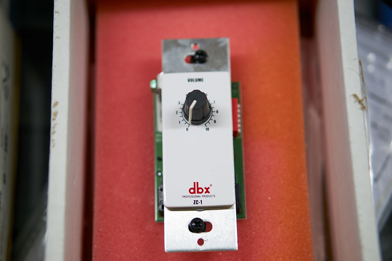 dbx ZC1 Wall-Mounted Zone Controller | Reverb
