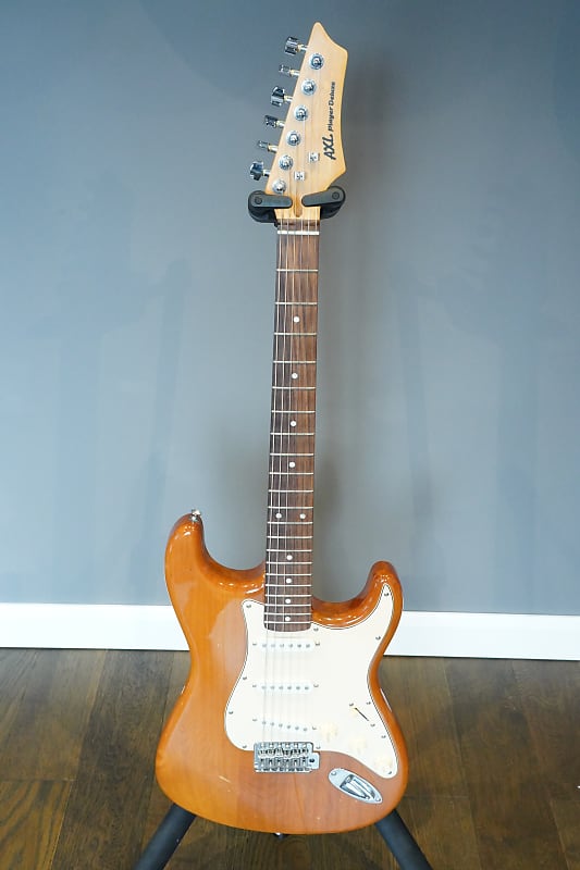 AXL Player Deluxe Stratocaster Electric Guitar with Gig | Reverb UK