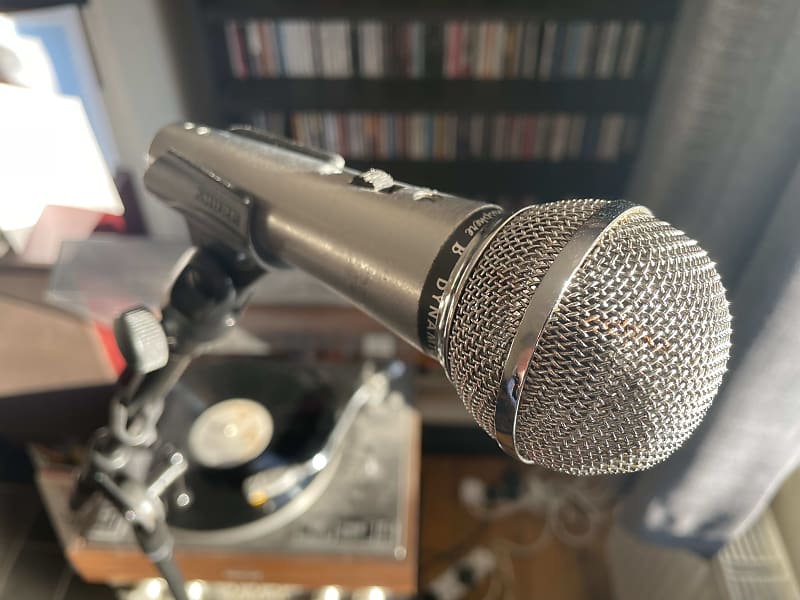 Shure 588SA Dynamic Microphone 1970's - Silver | Reverb UK