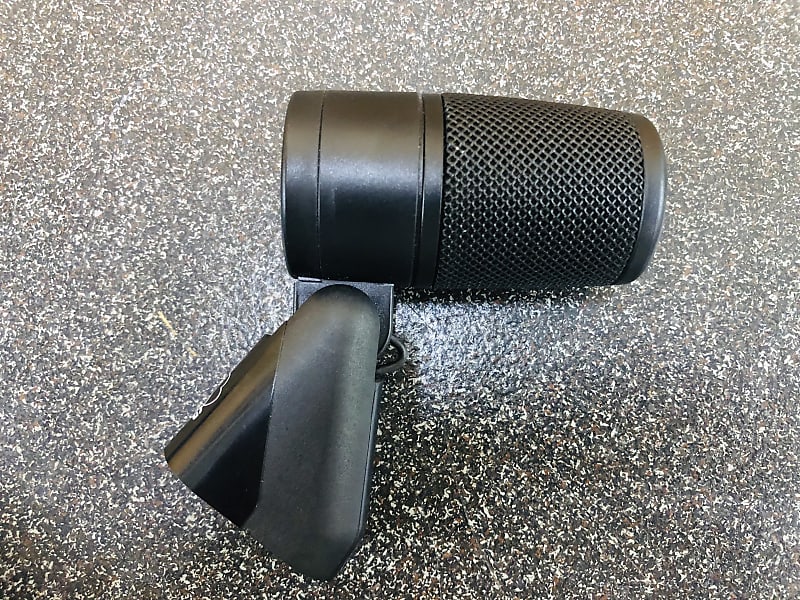 AKG D440 Emotion Series Drum Amp Microphone with Bag | Reverb