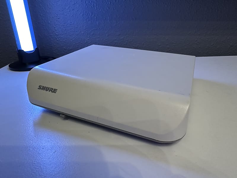 Shure UA864US Wall-Mounted Wideband Antenna (470-698 MHz) | Reverb