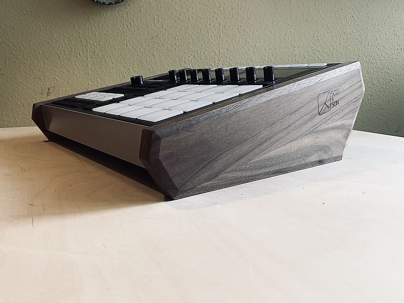 Desktop Stand for Native Instruments Maschine + | Reverb UK