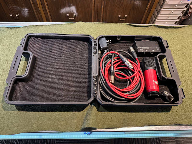 Scarlett Studio CM25 w/ Behringer Micro Power PS400 Phantom | Reverb