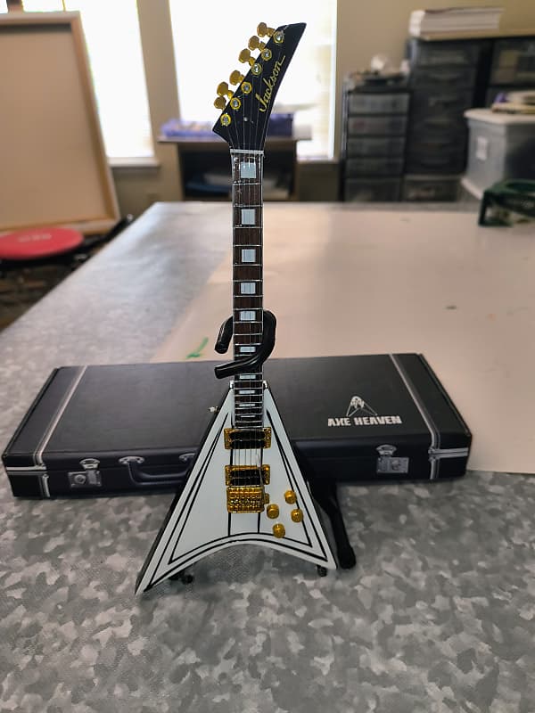 Axe Heaven Jackson V RR 2024 - White | Reverb