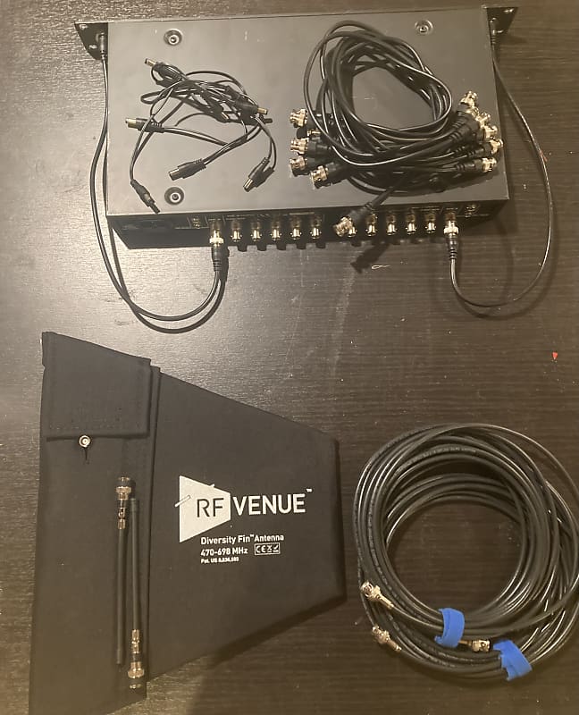 RF Venue DISTRO4 and Diversity Fin Antenna Bundle Antenna | Reverb