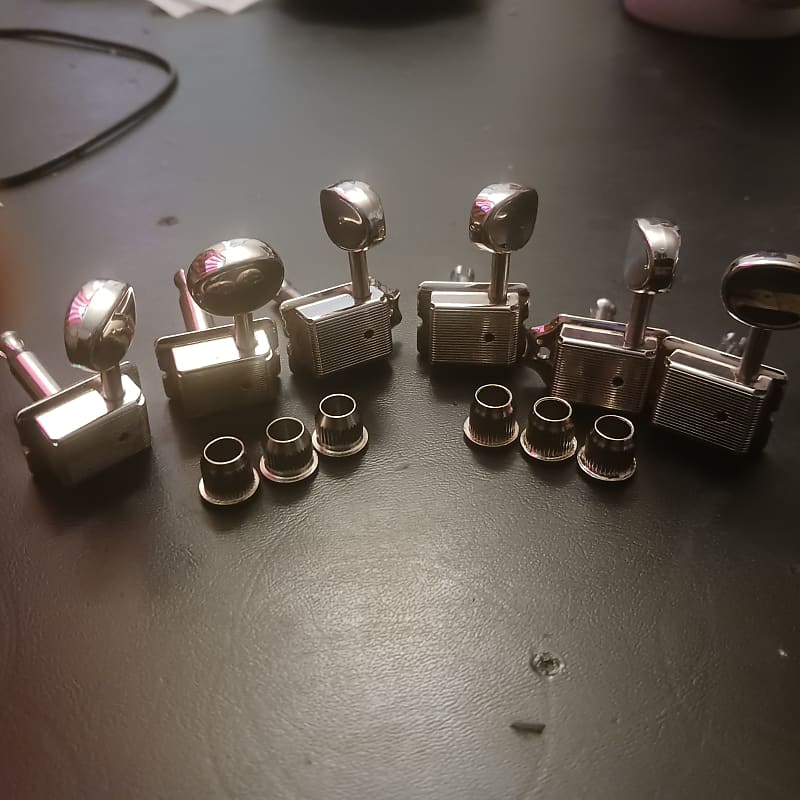 Set of right machine heads for fender vintage strat | Reverb