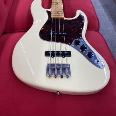 Tagima TW-73 Woodstock Series 4-String - Olympic White | Reverb