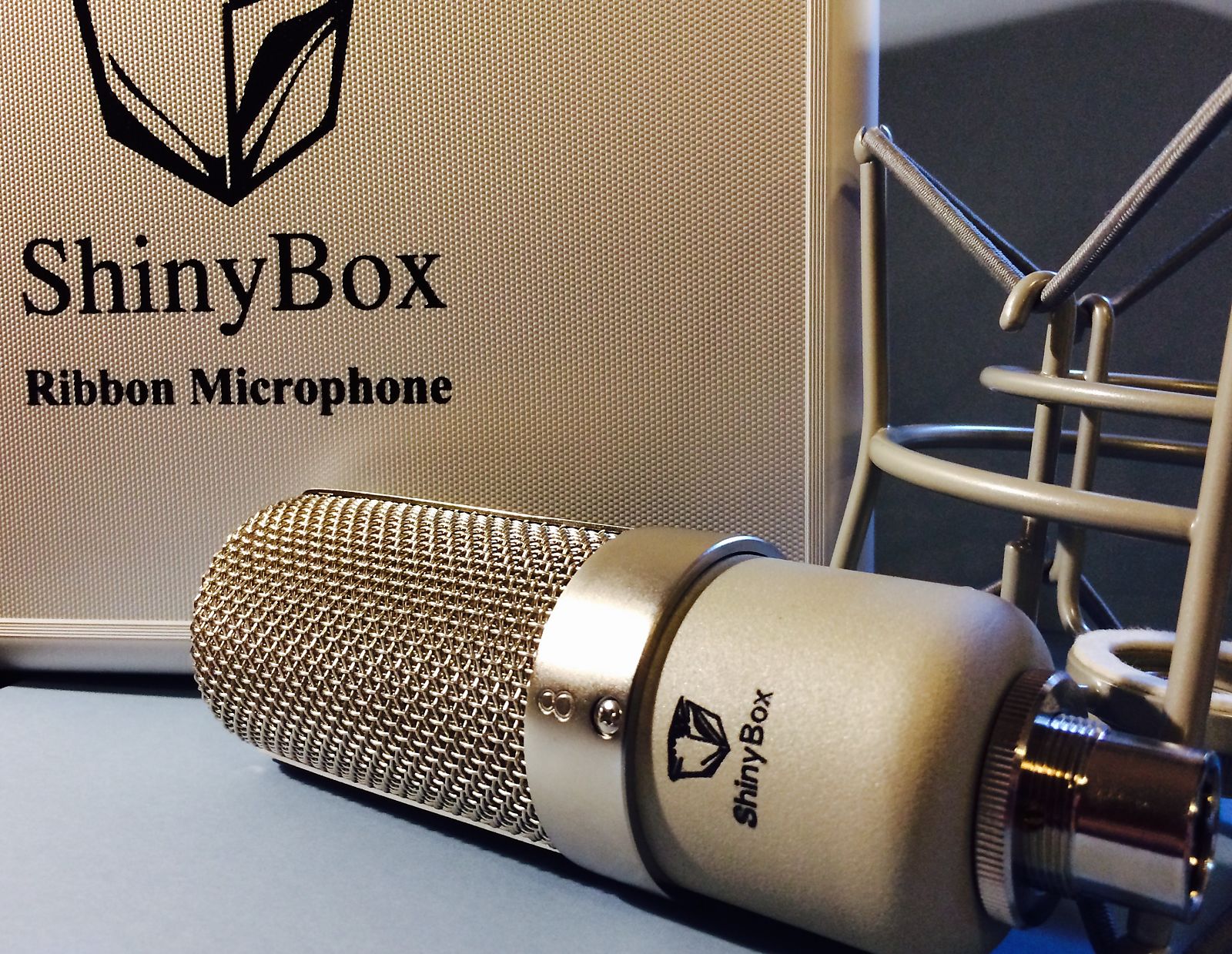 ShinyBox 46MXC Ribbon Microphone with Cinemag | Reverb España