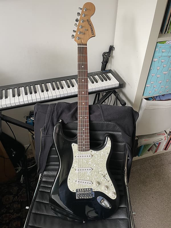 Fender Starcaster Stratocaster 2000 - Black Sparkle | Reverb UK