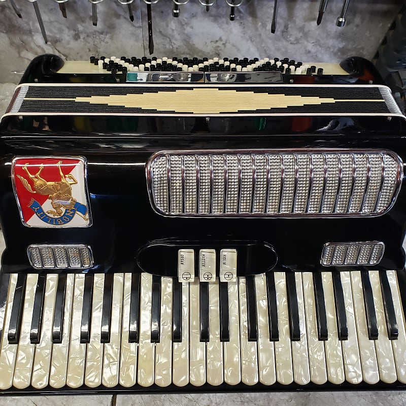 Nobility by Noble 19" keyboard 2/4 reed Italian accordion 19" | Reverb