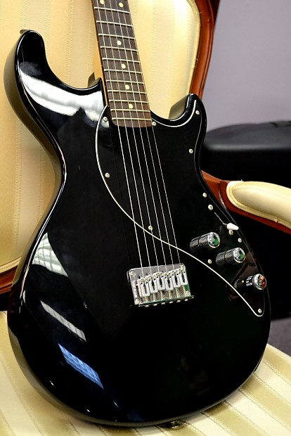 Line 6 Variax 300 2000s Black | Reverb