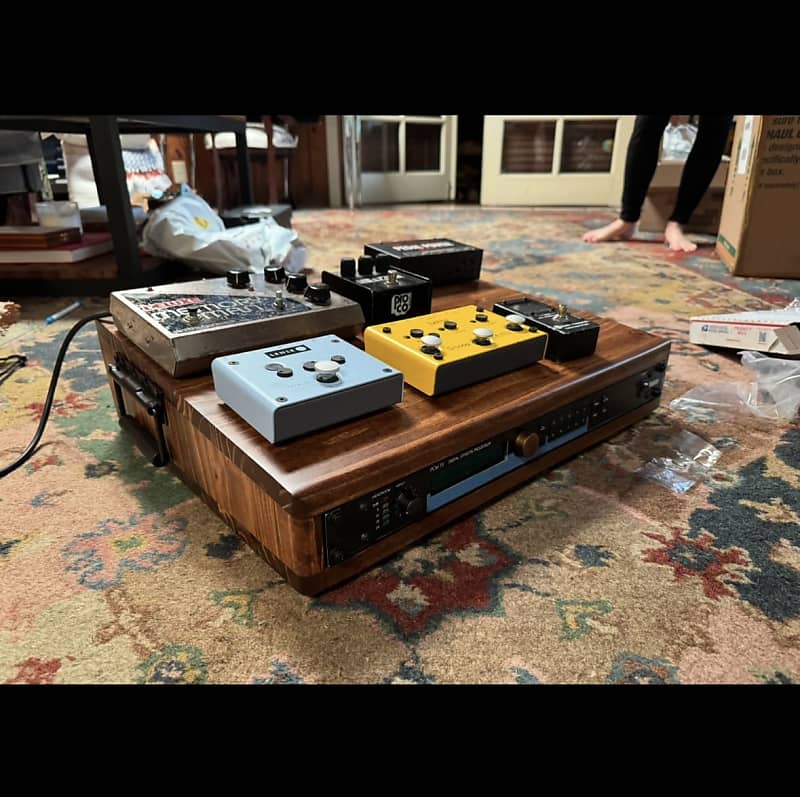 Custom Made Guitar Pedalboard with 1u rack for outboard gear. | Reverb