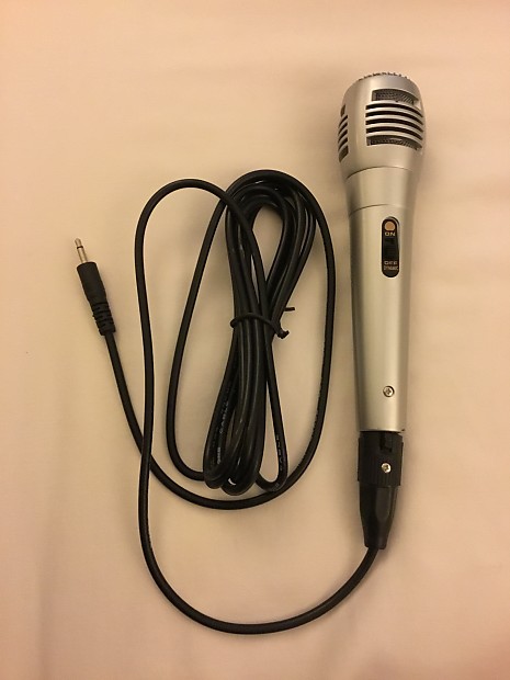 Handheld Dynamic Microphone For Computer With On/Off | Reverb Canada