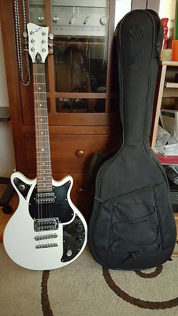 First Act Volkswagen Garagemaster 2004 Arctic White | Reverb