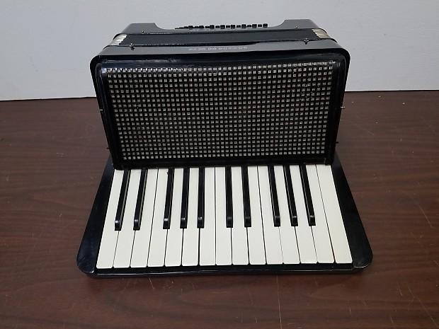 Vintage Hohner Student IV 25/32 Piano Accordion | Reverb