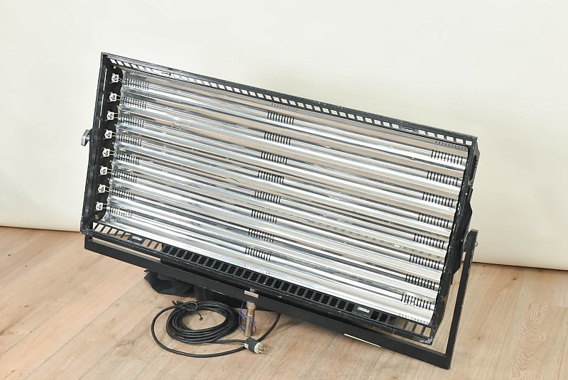 Kino Flo Image 80 DMX Light Fixture (No Lamps) CG006EV | Reverb