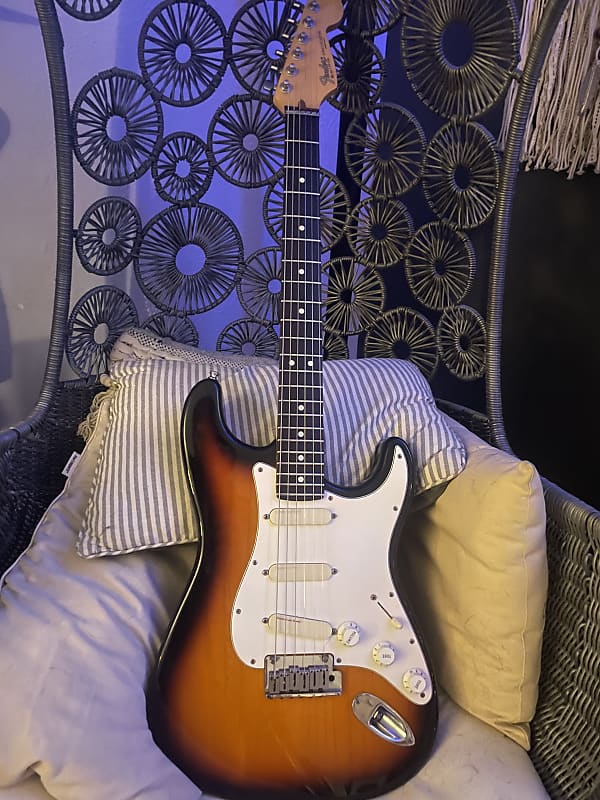 Fender Strat Plus Deluxe Electric Guitar | Reverb