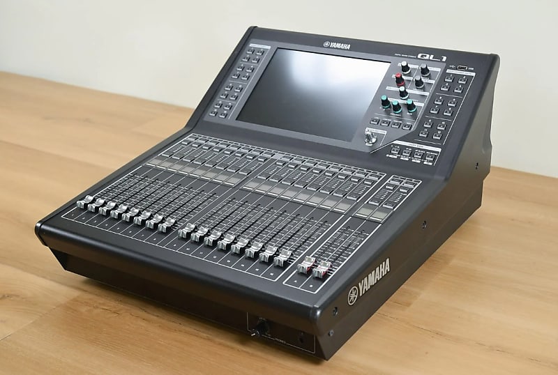 Yamaha Yamaha QL1 16-Input 8-Output Digital Mixing Console | Reverb