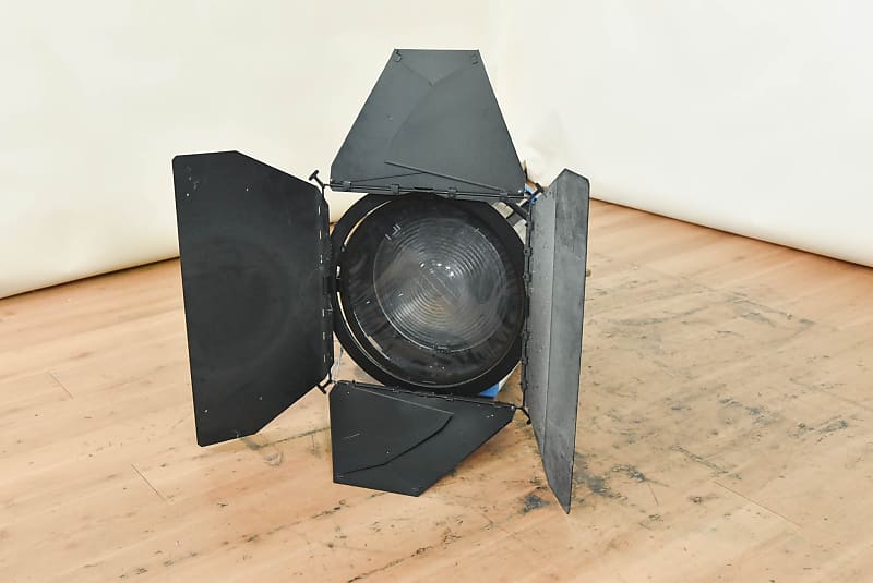 ARRI Studio 5000 Tungsten Fresnel Spotlight CG00WKF | Reverb