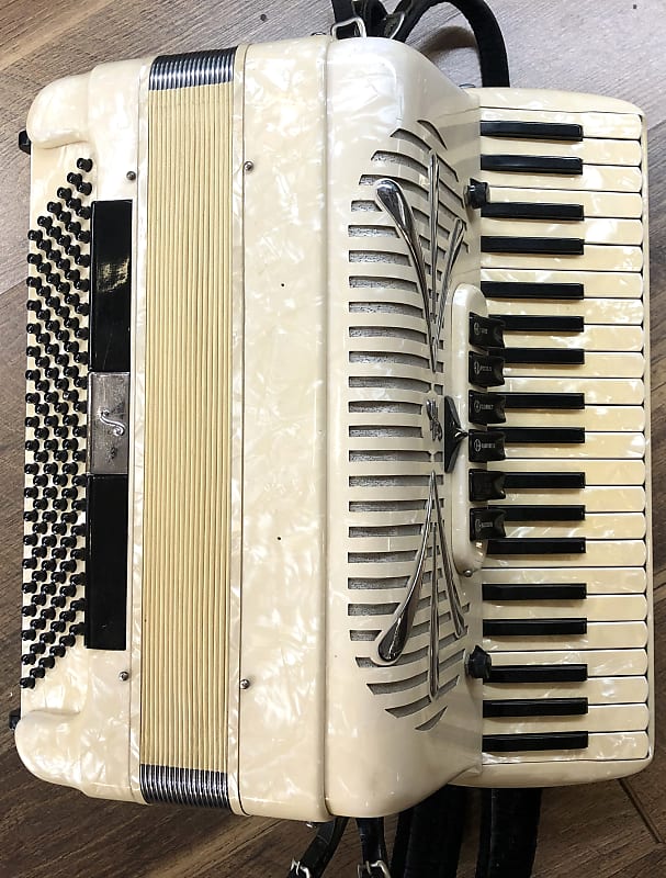 Sonola Model AA3 18" LMH 41-Key 120-Bass Piano Accordion with | Reverb