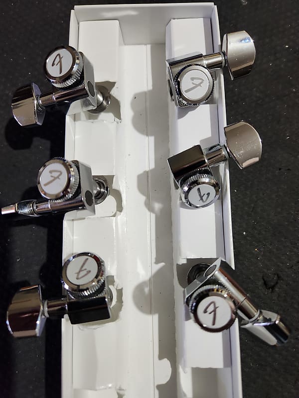 Fender Locking machine heads 2023 - Chrome | Reverb