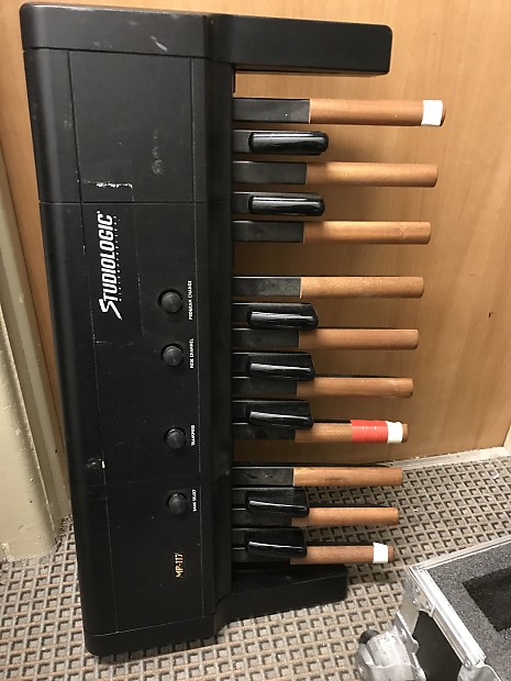 Studiologic MP-117 Midi Bass Pedals with flight case. | Reverb