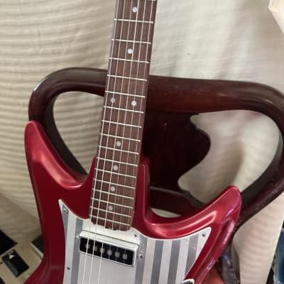 Silvertone Shark fin electric guitar 1960s - Candy apple red | Reverb