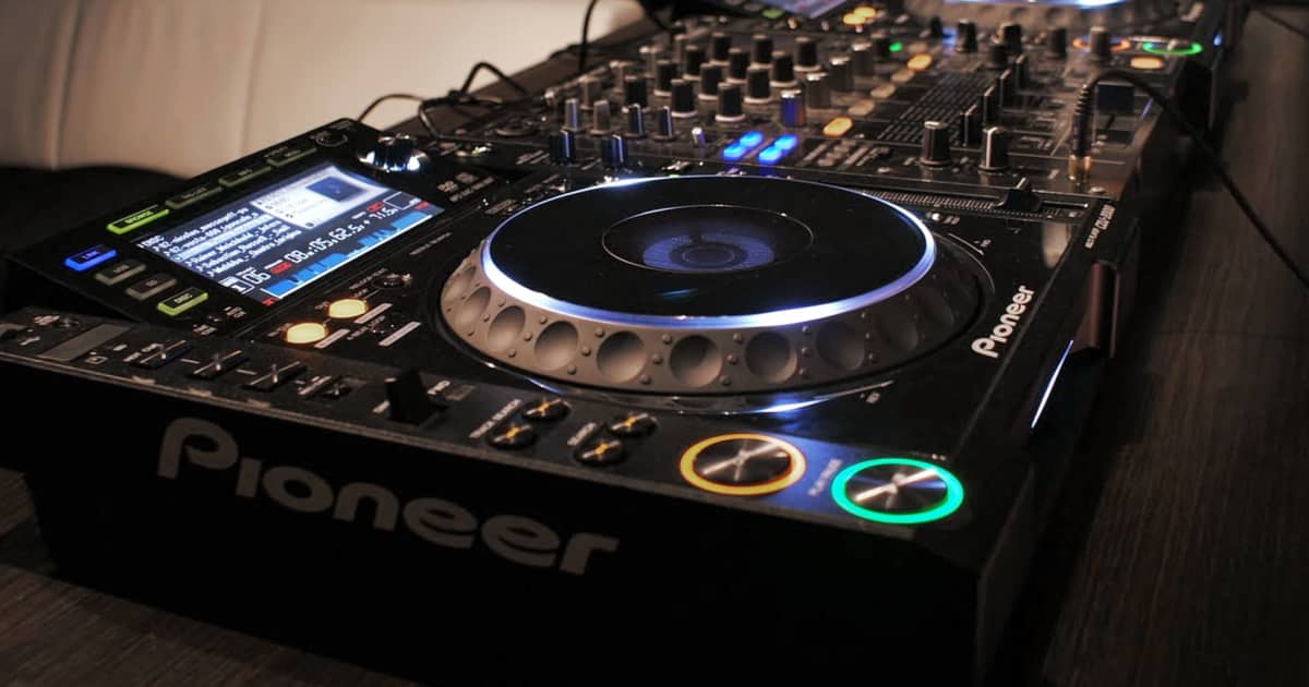 Spinning Disc, Not Vinyl: A Closer Look at the CDJ | Reverb News