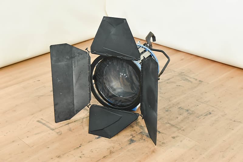 ARRI Studio 5000 Tungsten Fresnel Spotlight CG00WKS | Reverb
